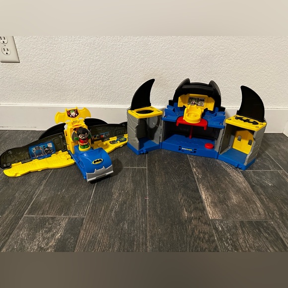 Fisher-Price | Accessories | Batman Frisbee Price House And Car | Poshmark